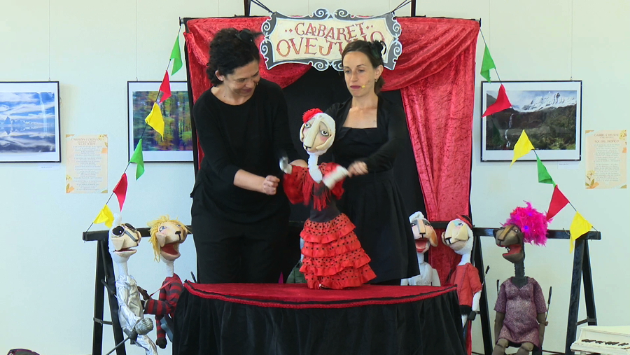 El Cabaret Ovejuno brindó un show repleto de canciones clásicas de todos los géneros musicales ...